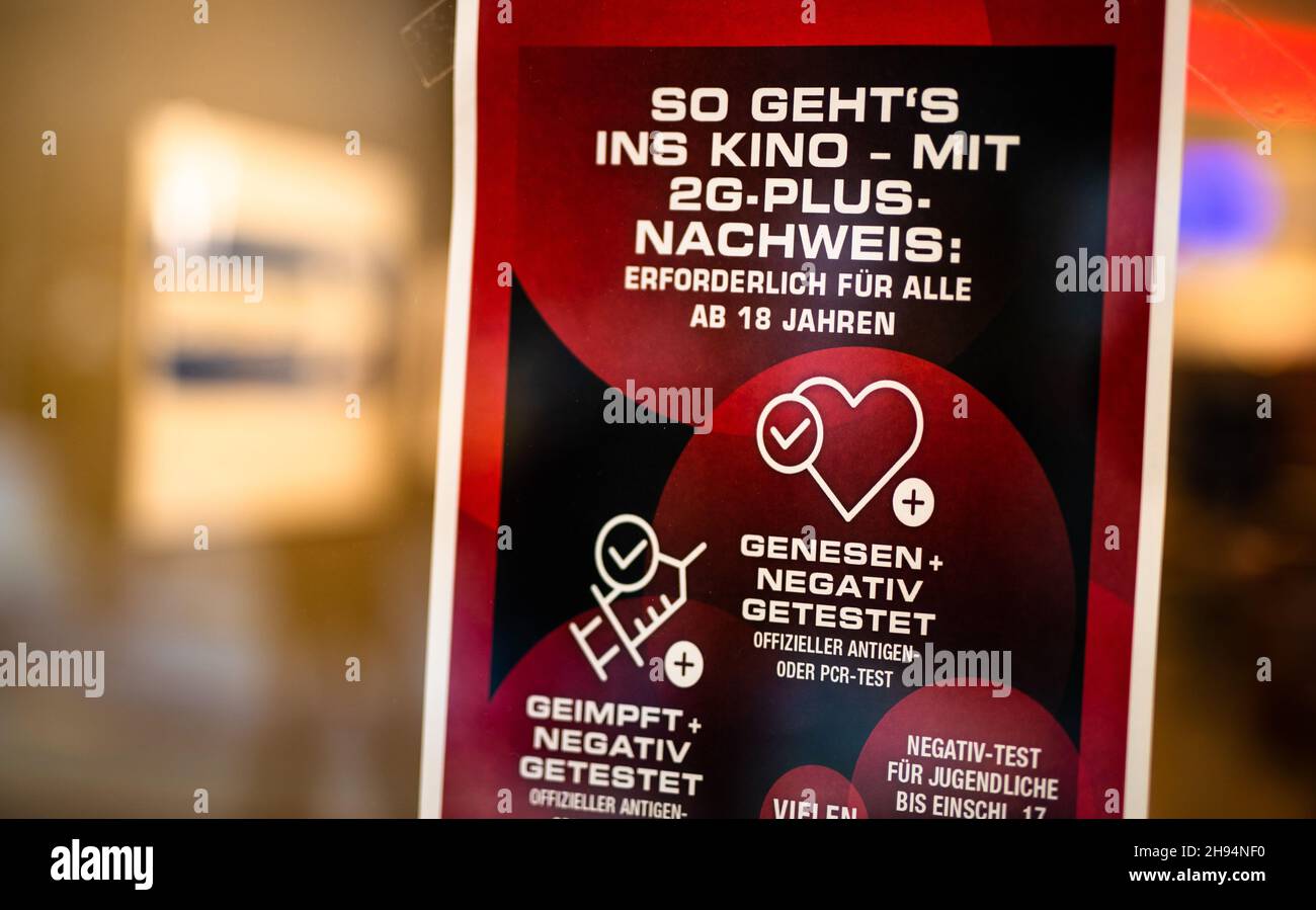 Cinema rule hi-res stock photography and images - Alamy