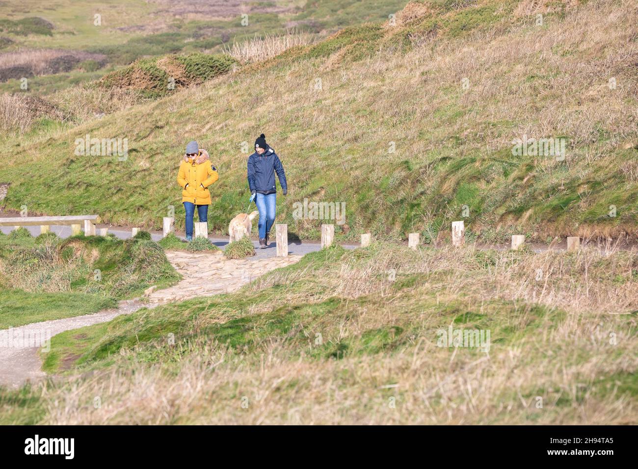 Cliff walkers 2021 hi-res stock photography and images - Alamy