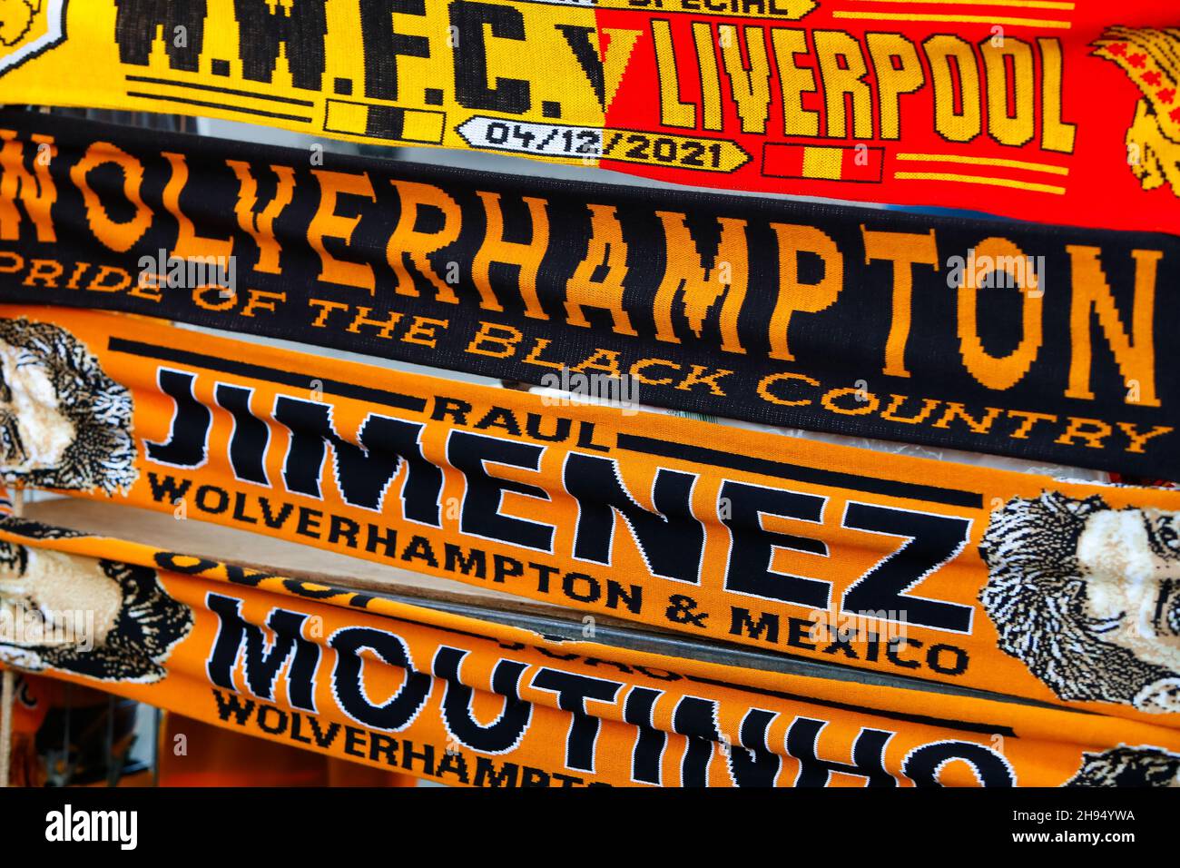 Wolves scarves hi-res stock photography and images - Alamy