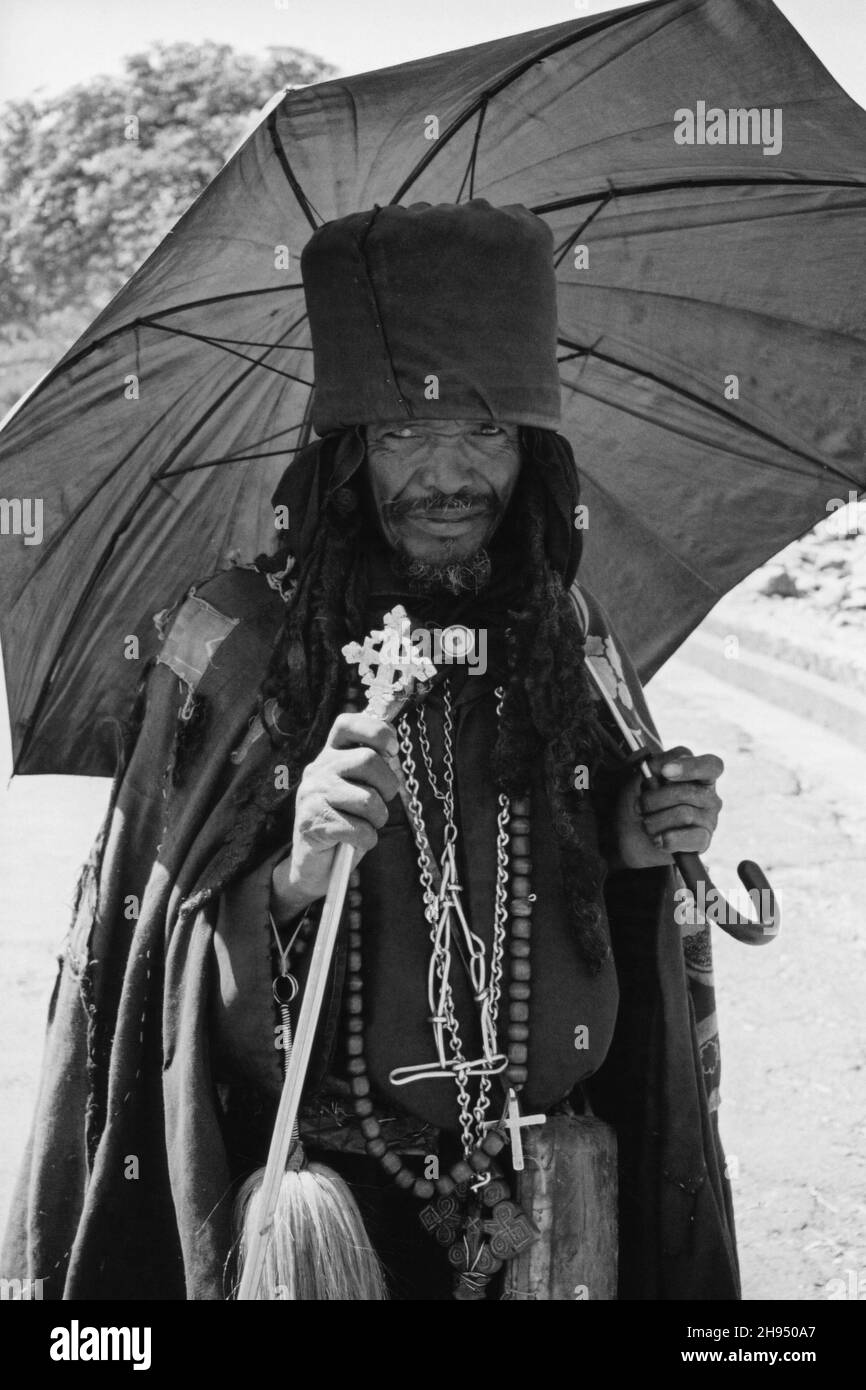Ethiopian priest hi-res stock photography and images - Alamy