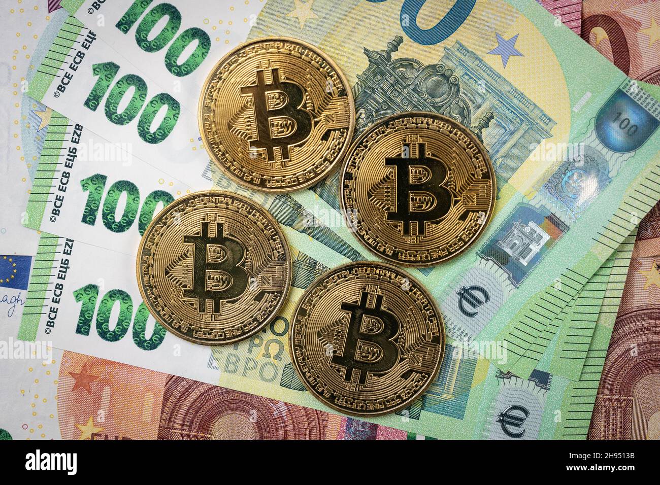 Bitcoin physical coin laying on top of 100 Euro bills Stock Photo - Alamy