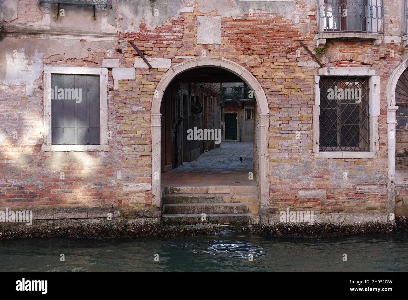Gate to the canal in Venice - beautiful historical buildings in Italy ...