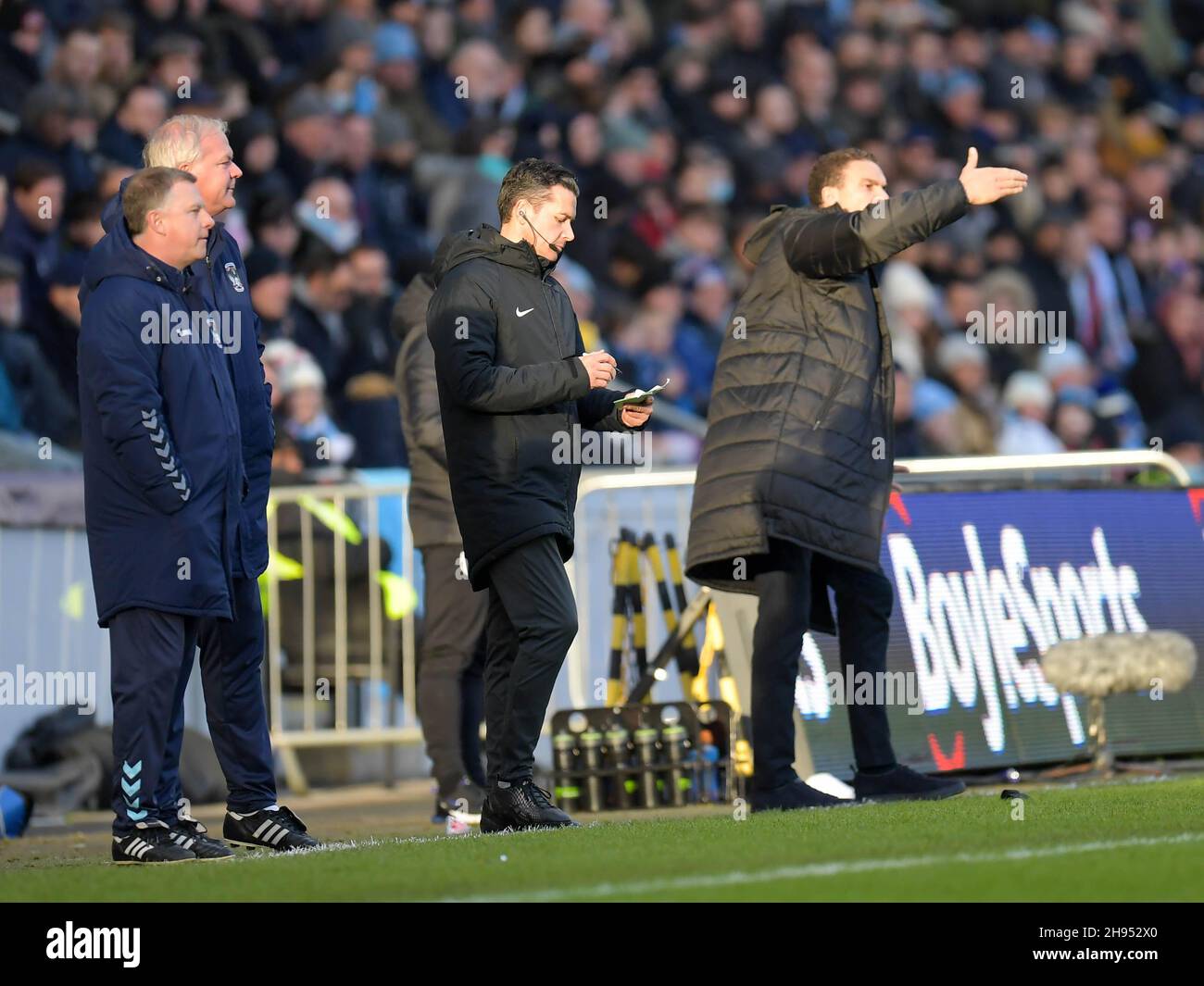 Football manager shouting hi-res stock photography and images - Alamy