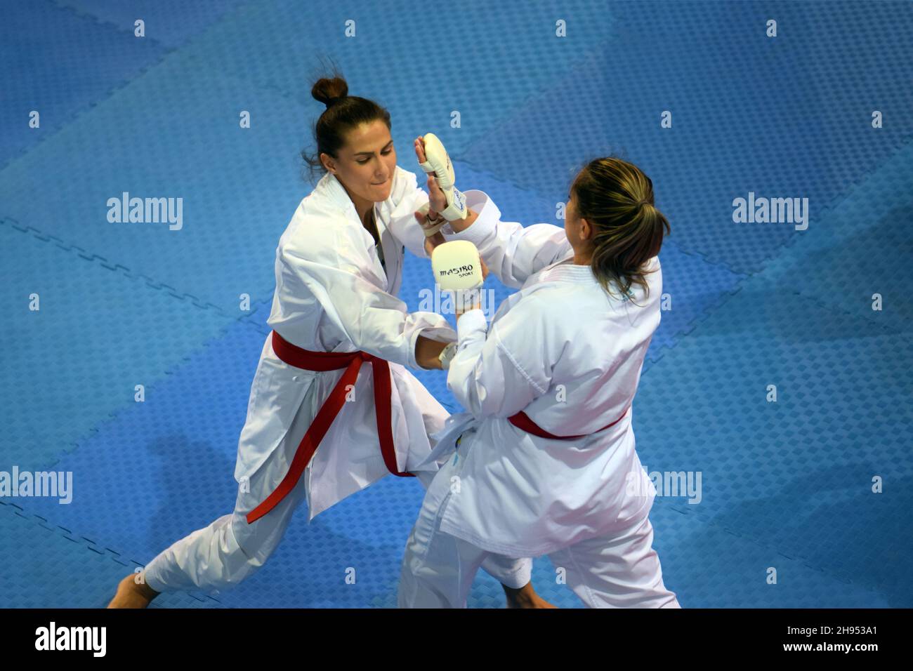 Woman karate lesson hi-res stock photography and images - Alamy