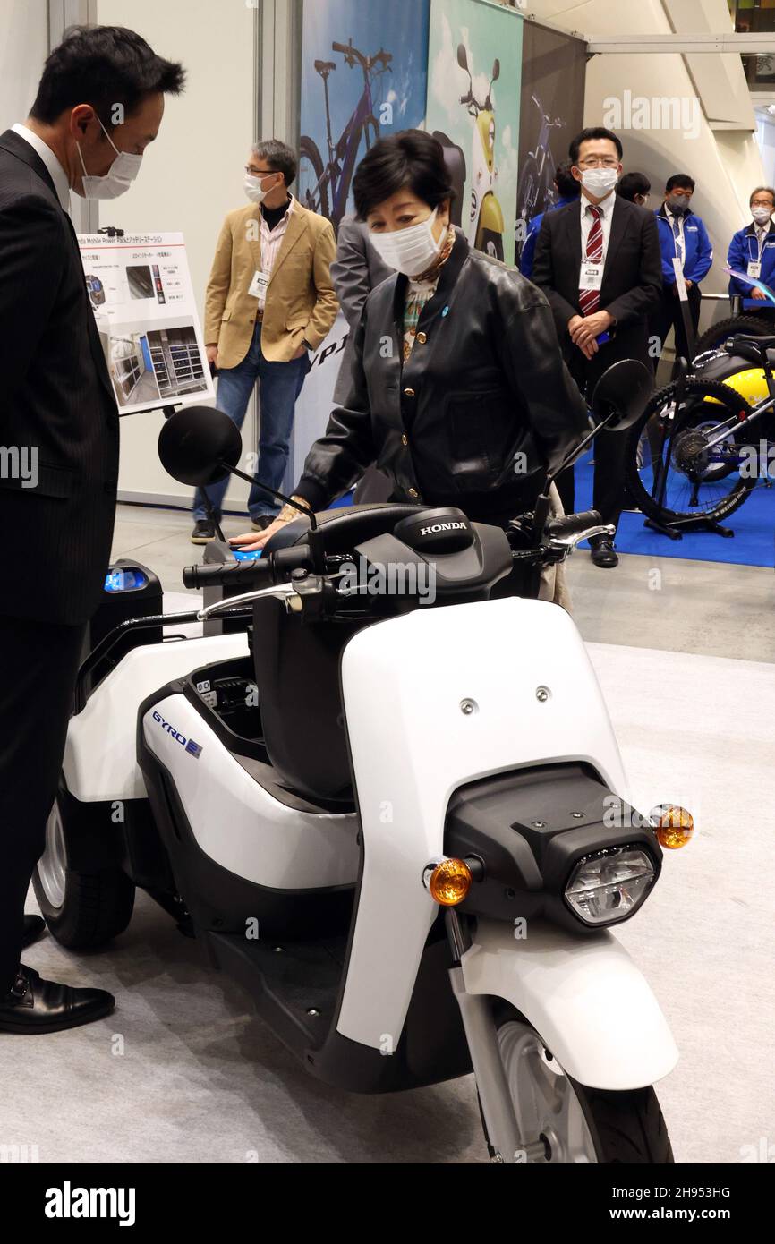 Tokyo, Japan. 4th Dec, 2021. Tokyo Governor Yuriko Koike inspects Honda ...