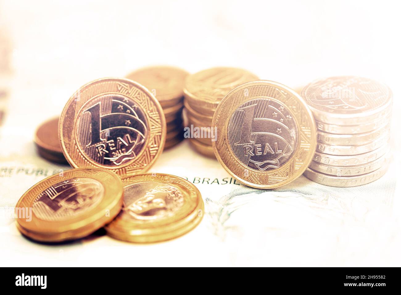 Brazil real banknote hi-res stock photography and images - Alamy