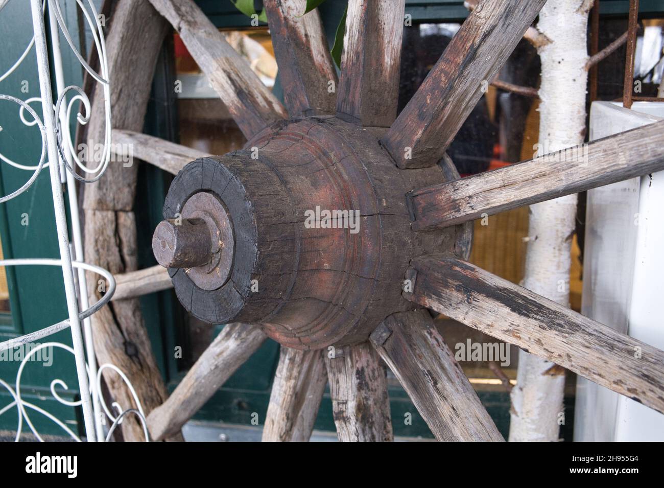 Wooden spoke wheel hi-res stock photography and images - Alamy