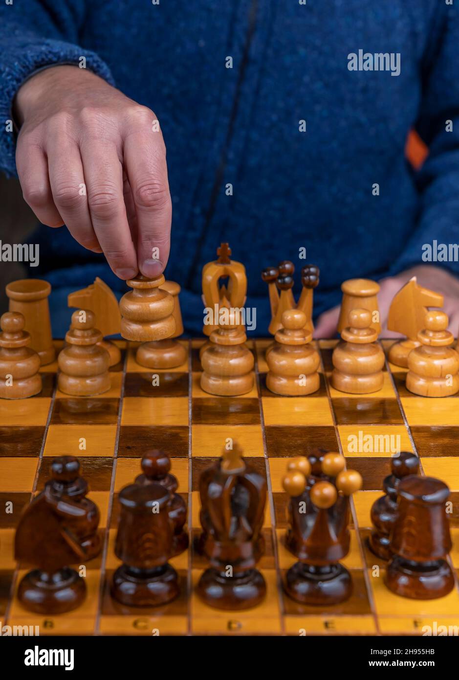 Ancient chess board hi-res stock photography and images - Alamy