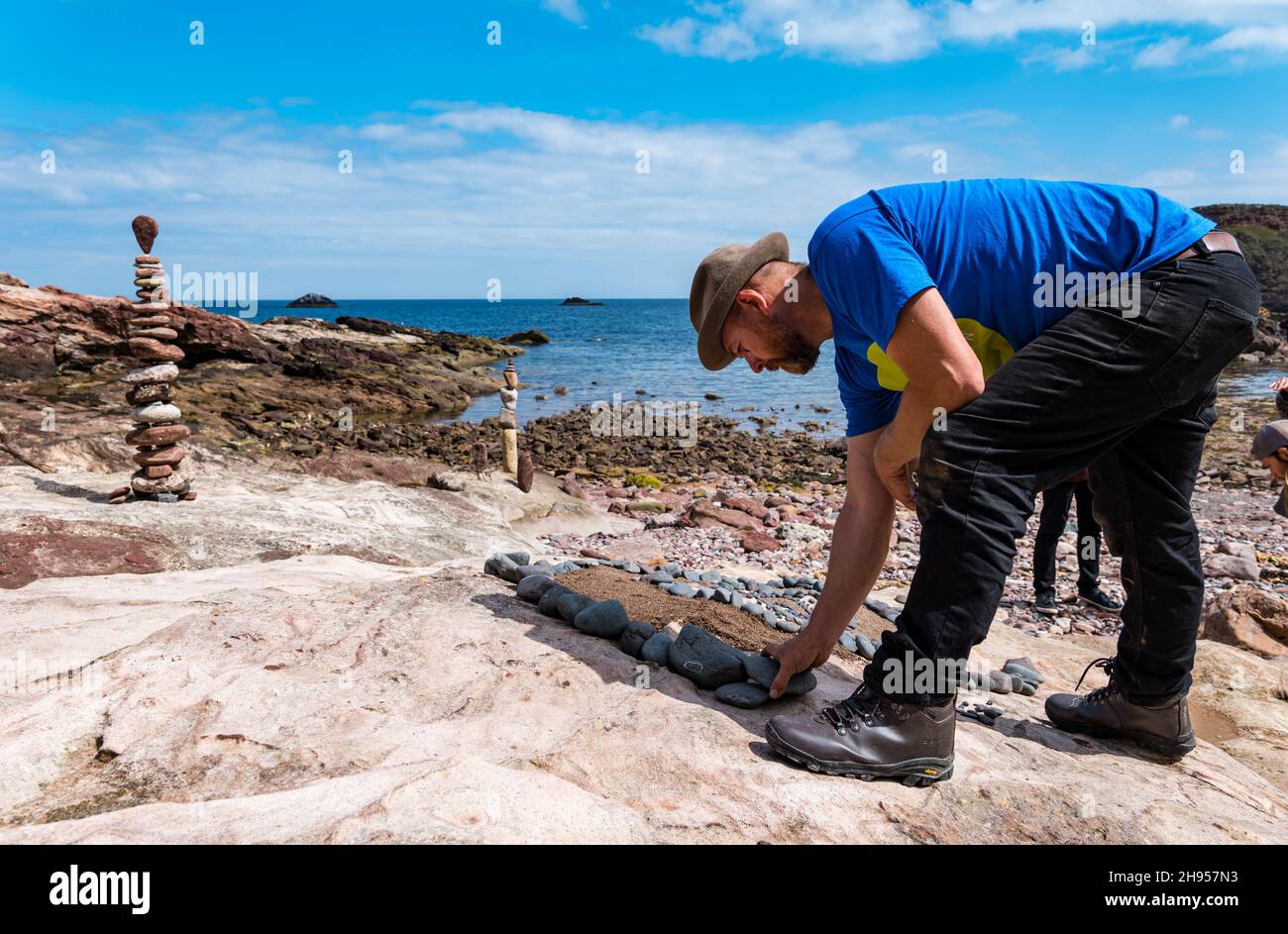 Land artist Mark Haden Ford creates a stone and sand land art sculpture ...