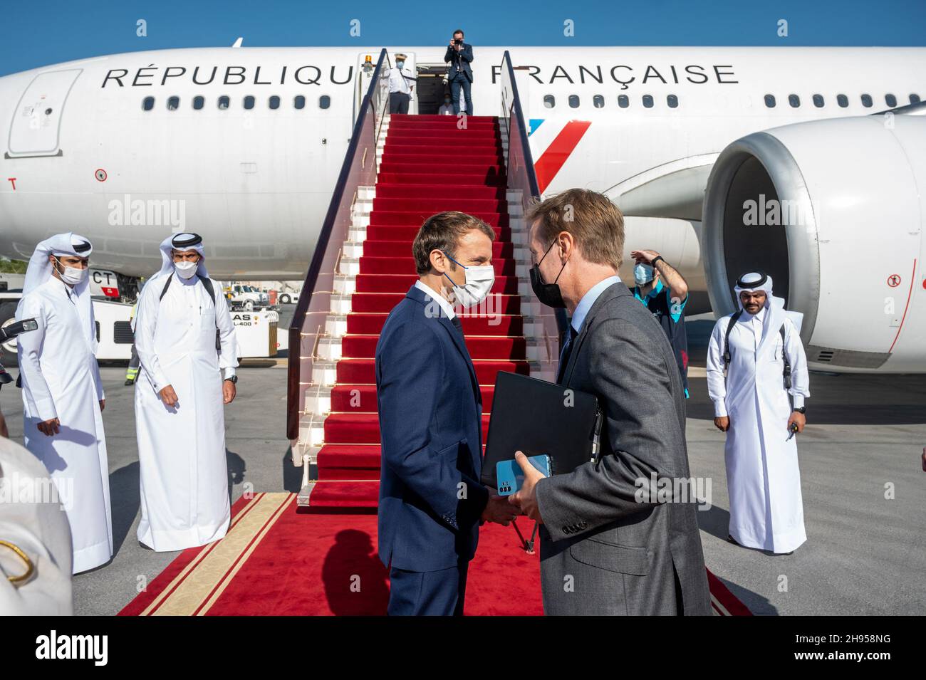 Doha, Qatar. 04th Dec, 2021. French president Emmanuel Macron (left ...