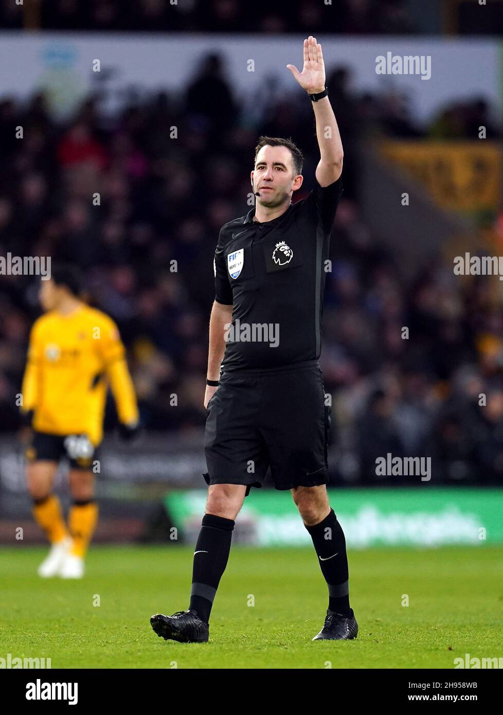 Referee chris kavanagh 2021 hi-res stock photography and images - Alamy