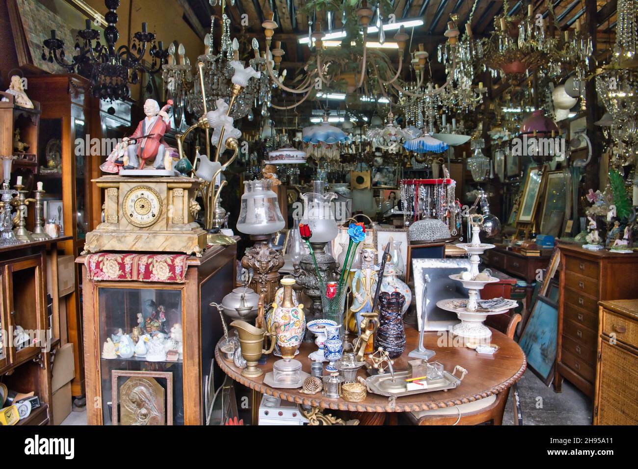 Characteristic small shop hi-res stock photography and images - Alamy