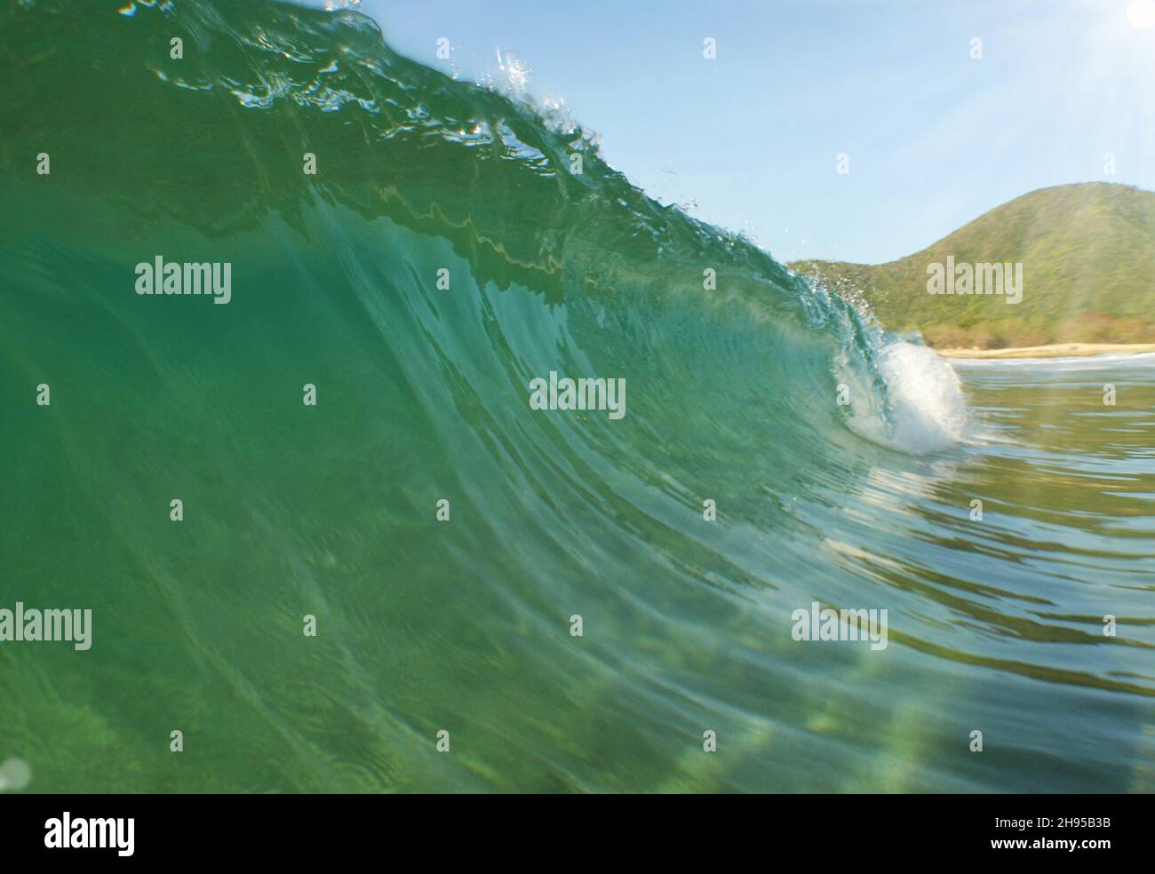 Rising sea wave with the reflection the sun rays Stock Photo - Alamy