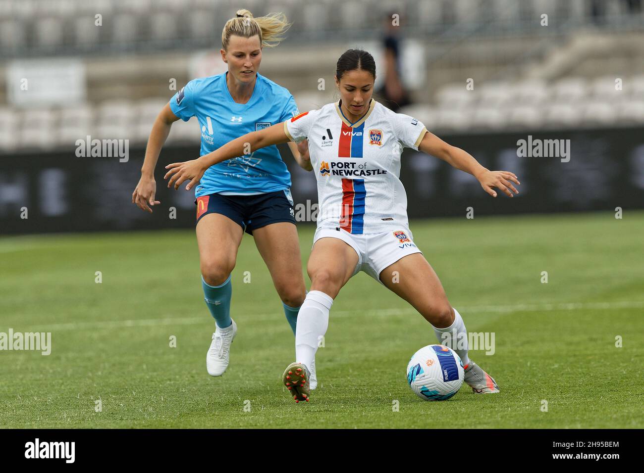 Ally Green of Sydney FC challenges Tiana Jaber of the Newcastle Jets ...