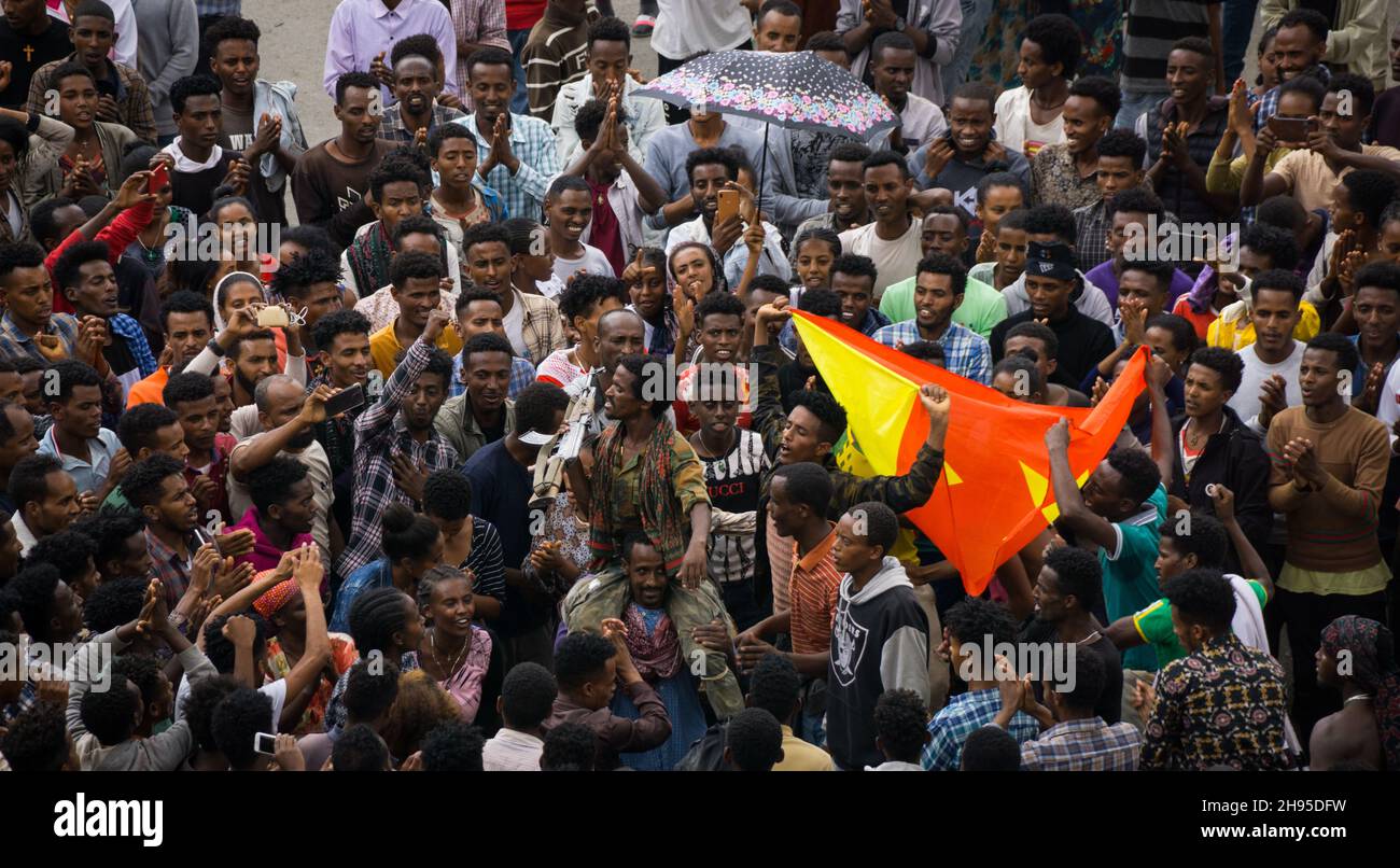 TPLF Soldier being carried by an ecstatic crowd celebrating the ...