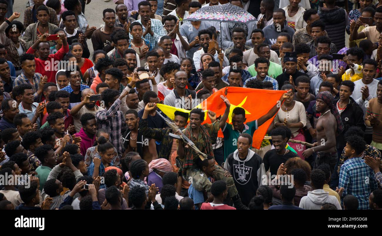 TPLF Soldier being carried by an ecstatic crowd celebrating the ...
