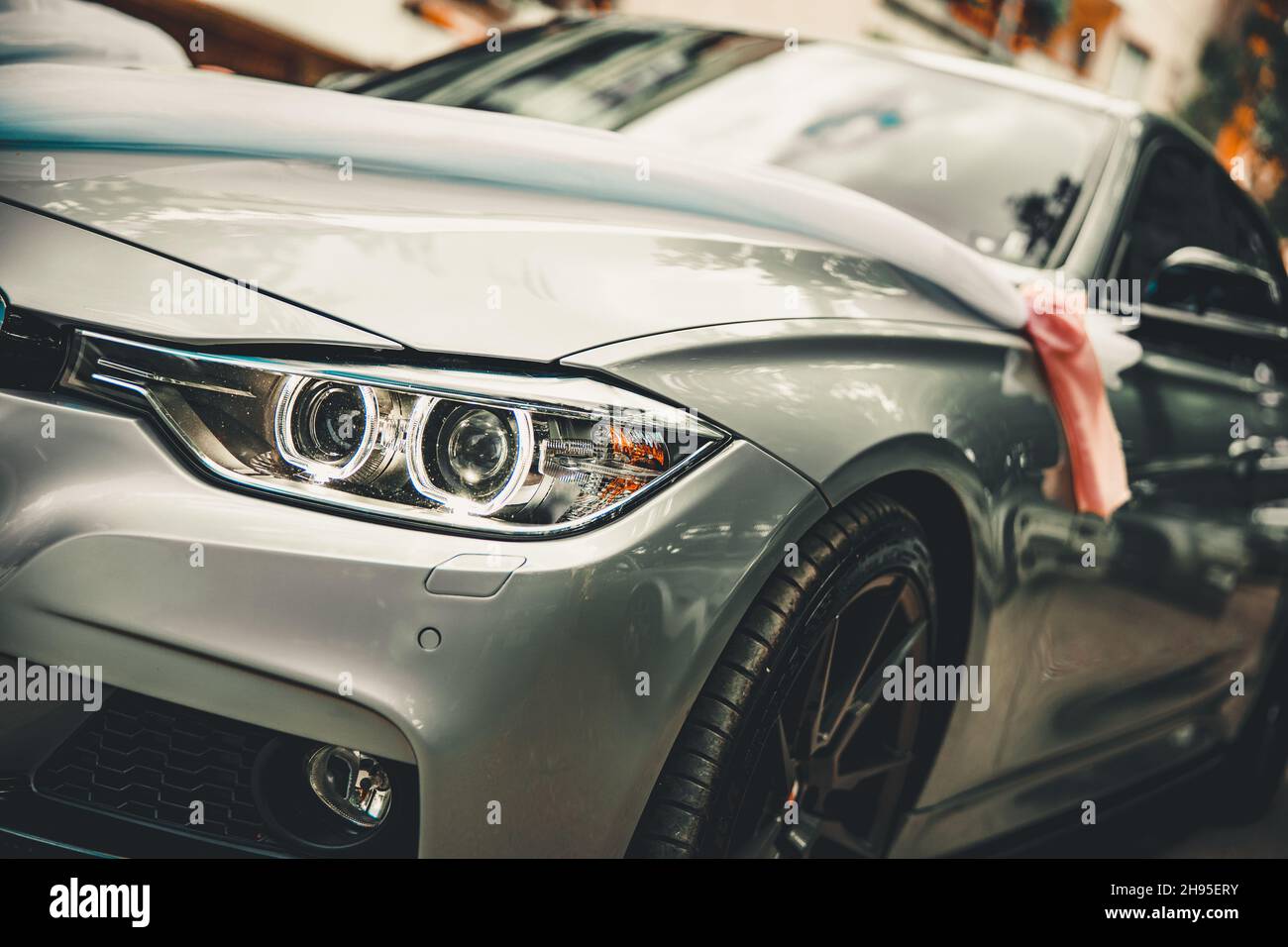 Shiny luxury car hi-res stock photography and images - Alamy