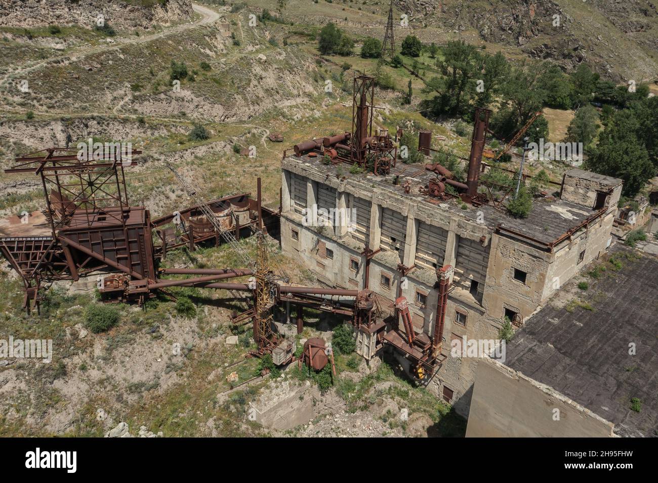 Abandoned industrial building rusty machinery hi-res stock photography ...