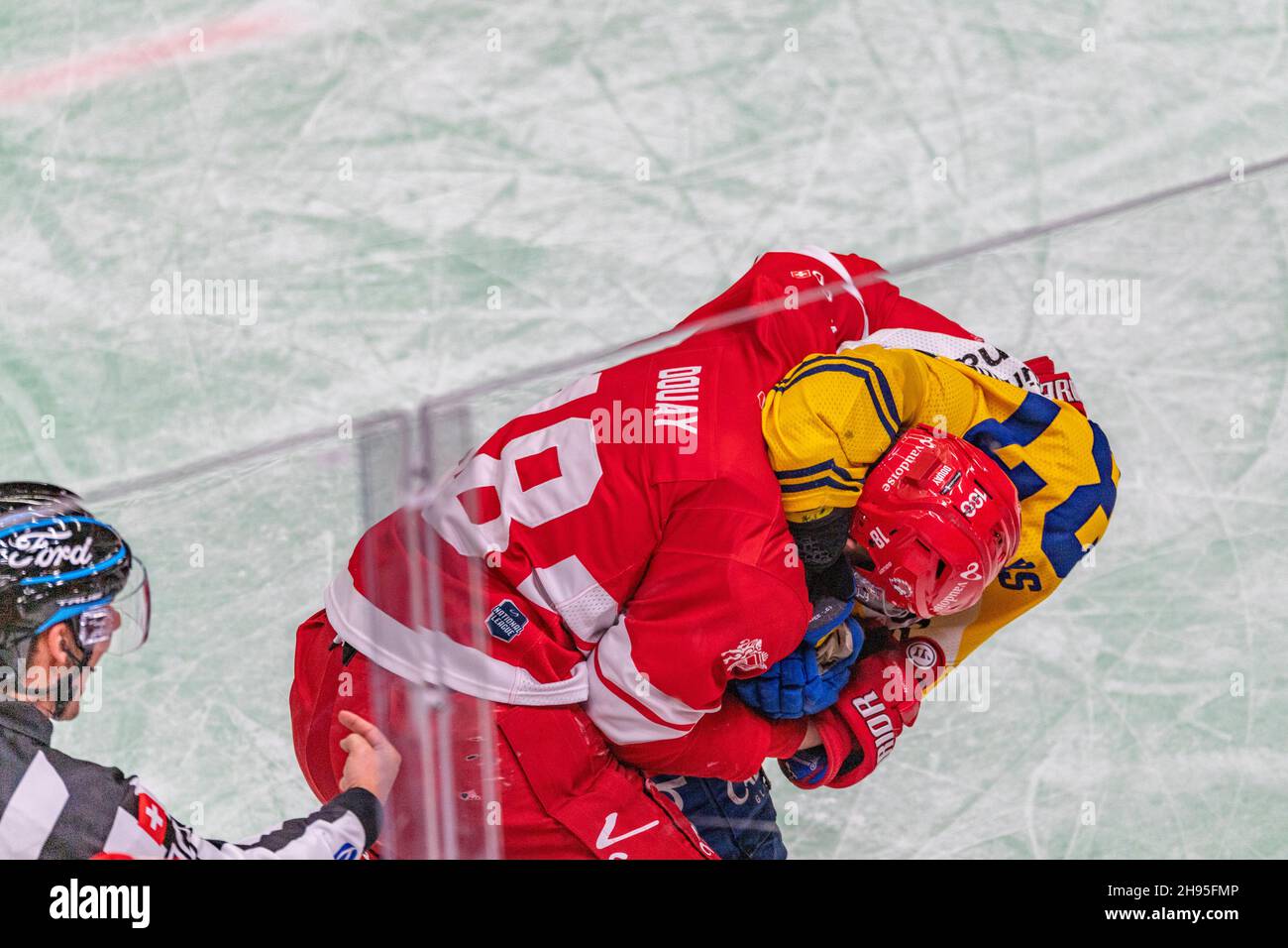 Lausanne, Switzerland. 03rd Dec, 2021. Fight between Floran Douay of ...