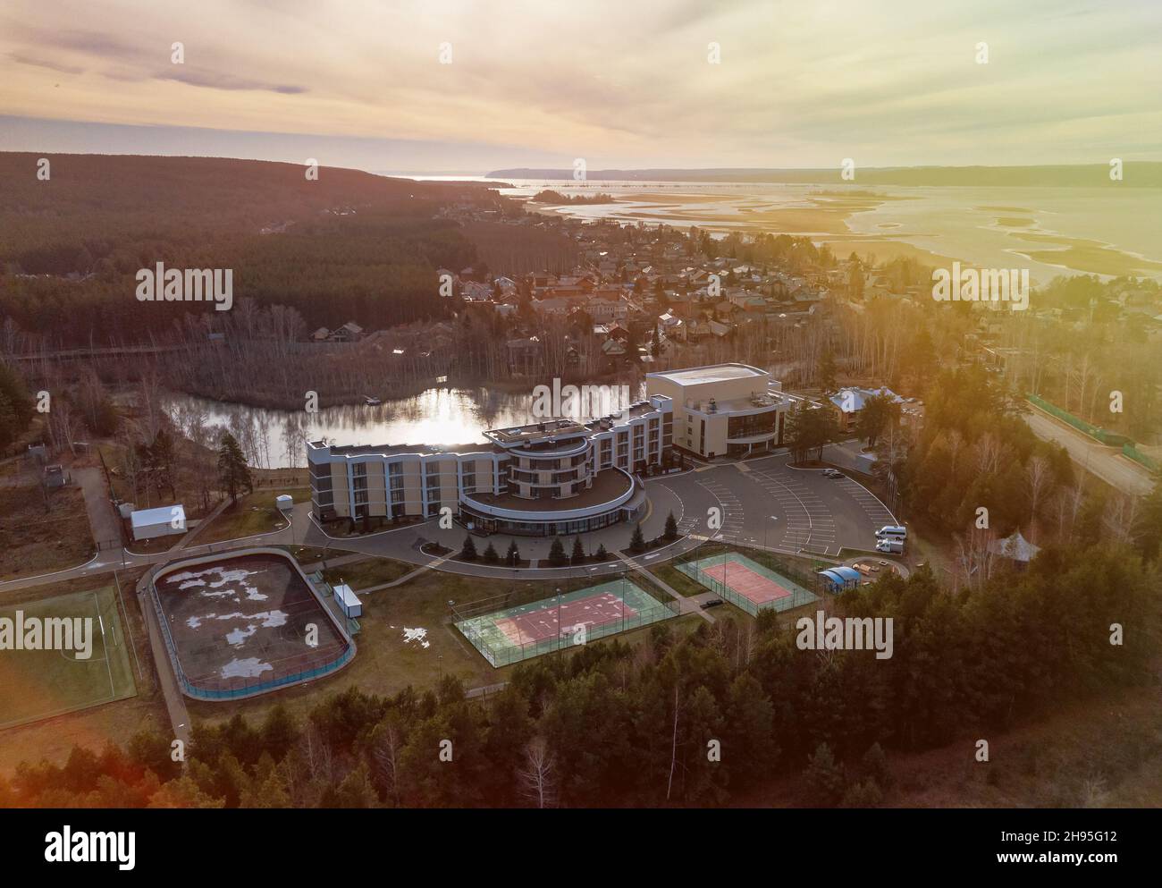 Tennis playing stadium full view hi-res stock photography and images ...