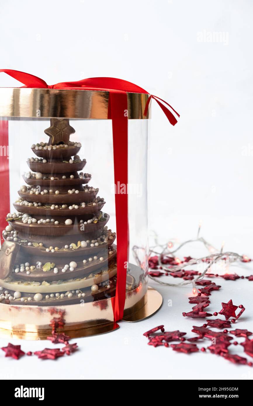 Decorated with edible festive decorations hi-res stock photography and ...