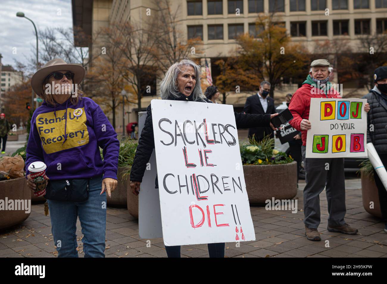 Jonathan sackler hi-res stock photography and images - Alamy