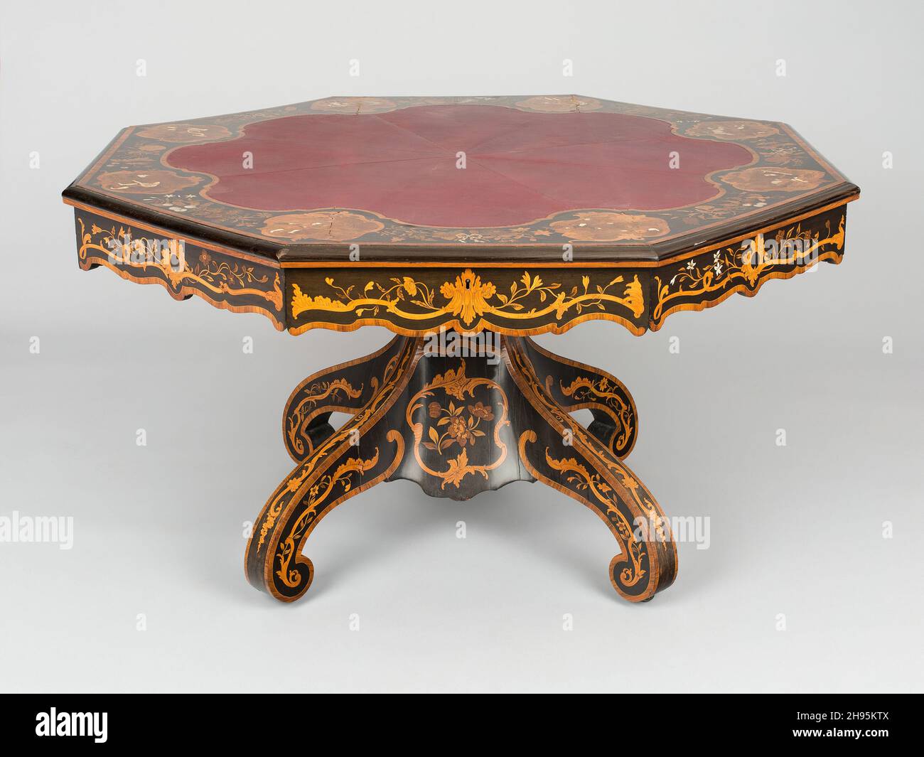 Octagon table hi-res stock photography and images - Alamy