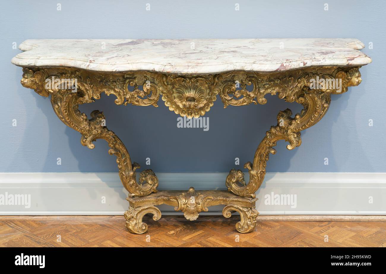 French antique console hi-res stock photography and images - Alamy