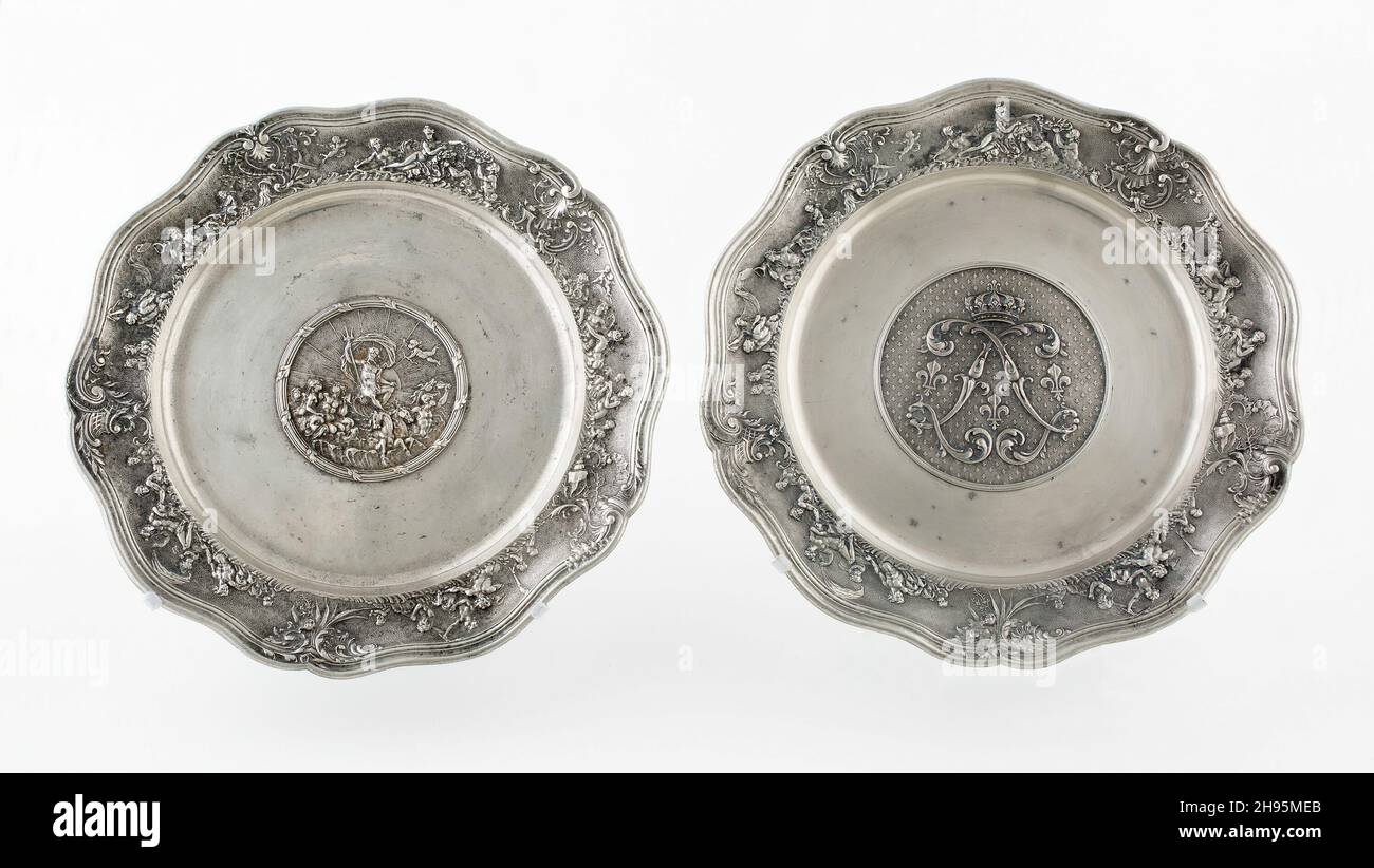 Artifact plates hi-res stock photography and images - Alamy