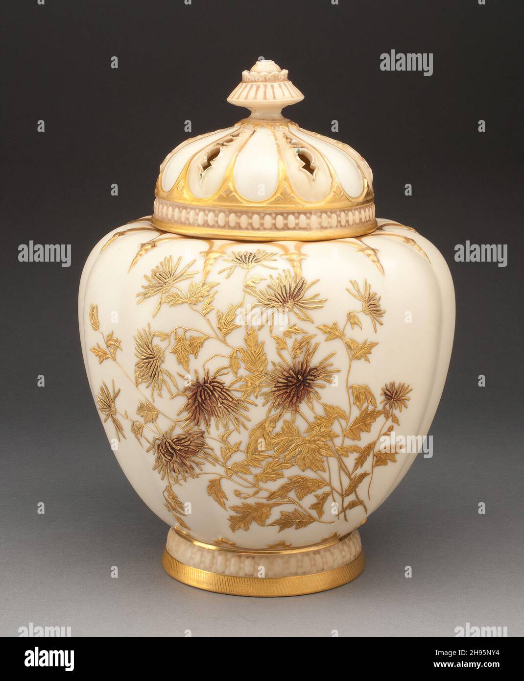 Royal worcester porcelain vase hi-res stock photography and images - Alamy