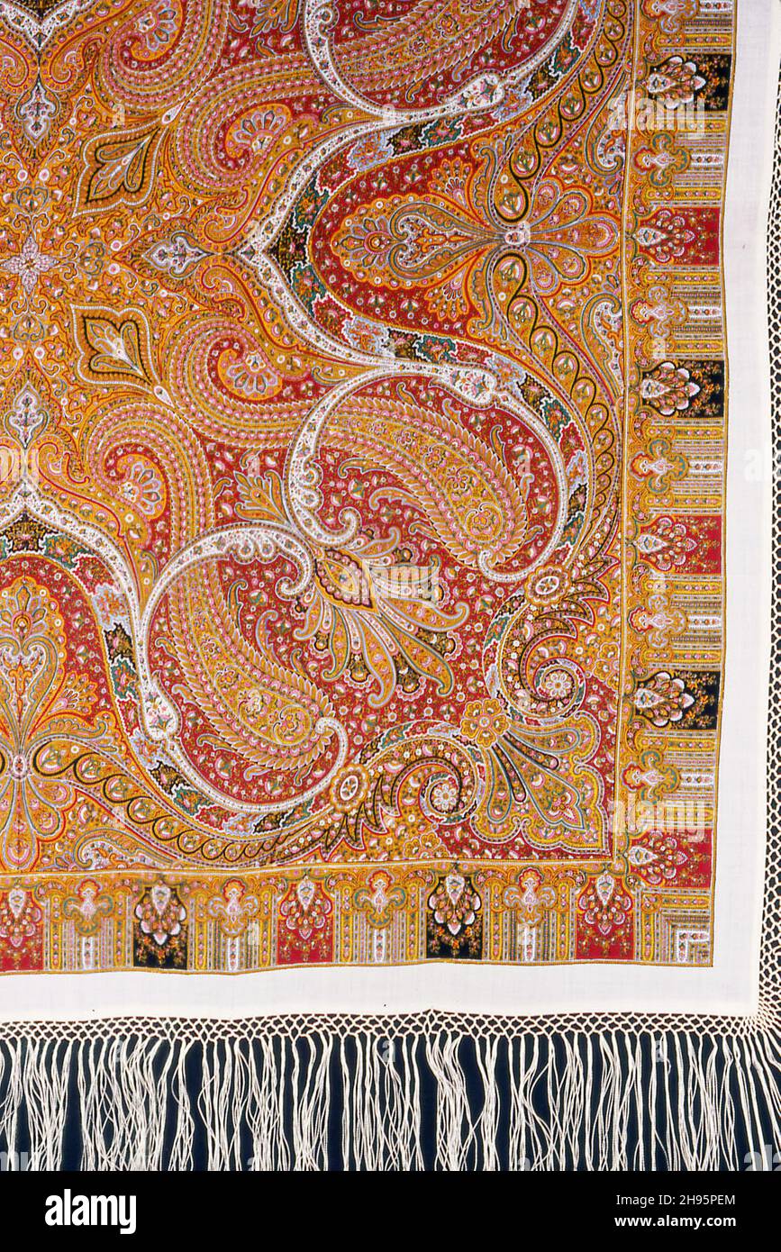 Attached shawl hi-res stock photography and images - Alamy