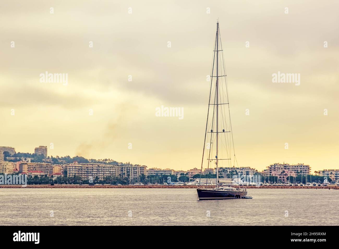 Cannes sea front hi-res stock photography and images - Alamy