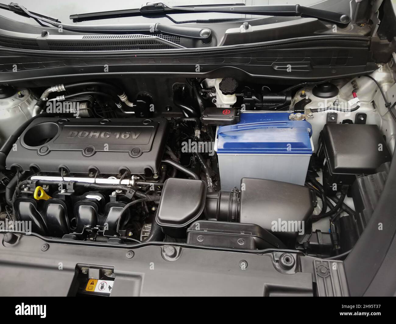 Vehicle battery installation Stock Photo - Alamy