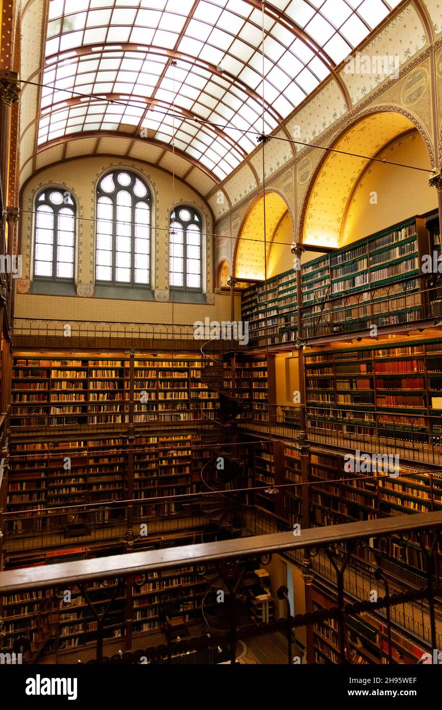 The reading room of the Cuypers library at the Rijksmuseum in Amsterdam ...