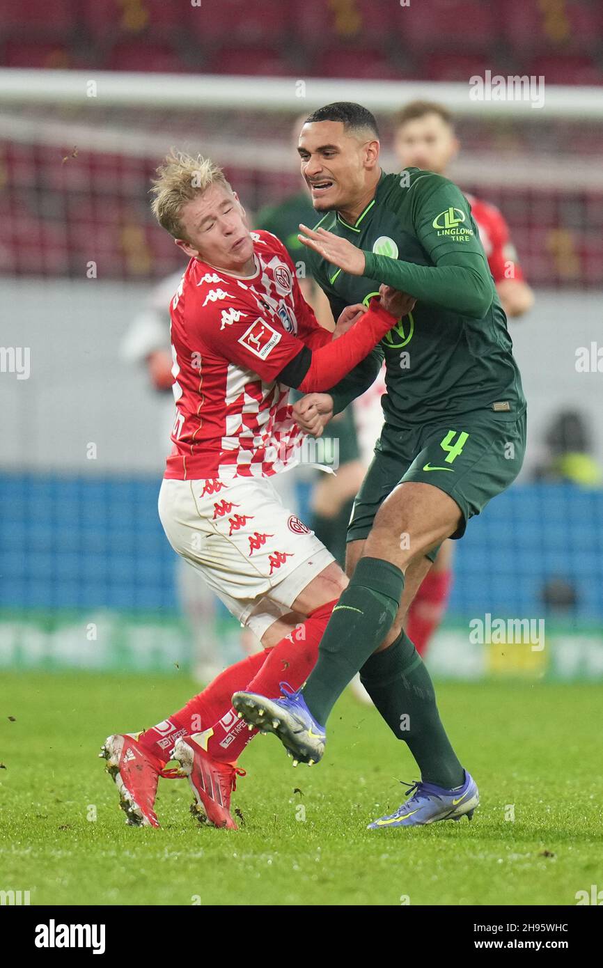 Maxence lacroix of vfl wolfsburg hi-res stock photography and images ...
