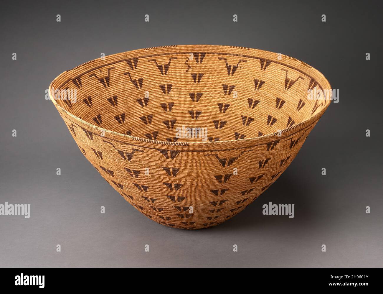 California native american basket hi-res stock photography and images ...