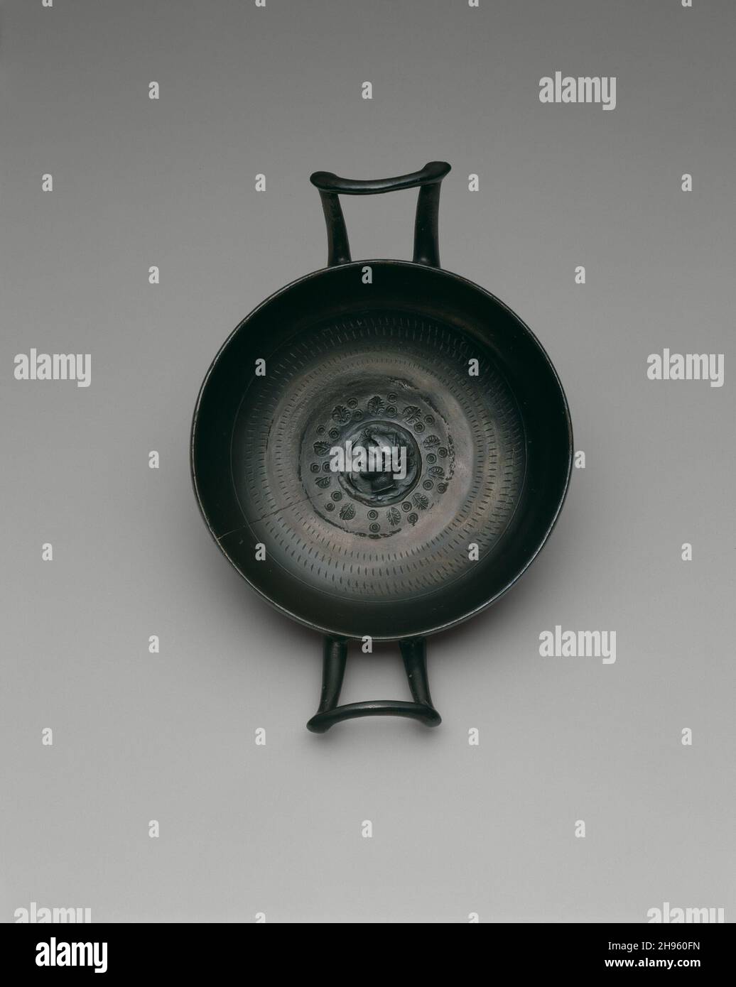 Terracotta stemless kylix hi-res stock photography and images - Alamy