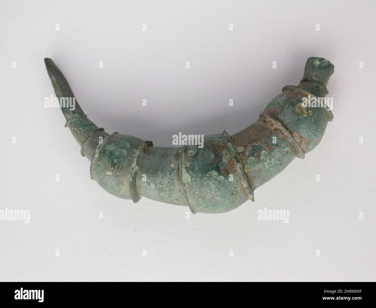 Bronze bow fibula hi-res stock photography and images - Alamy