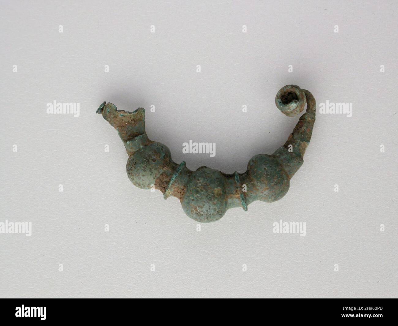 Bronze bow fibula hi-res stock photography and images - Alamy