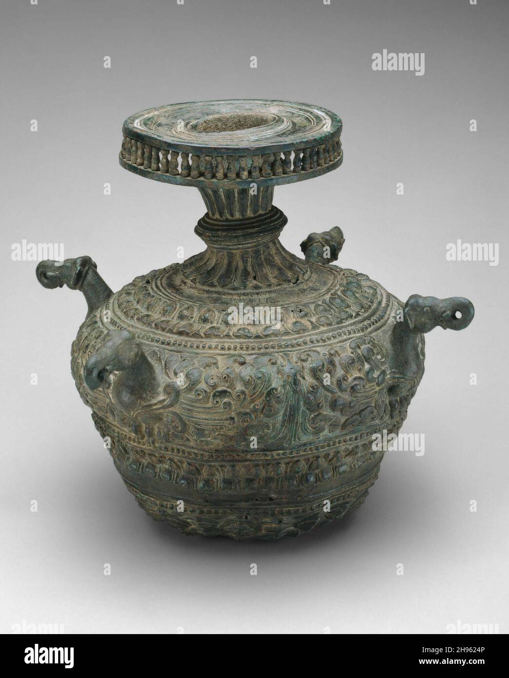 Ritual Vessel, Angkor period, 12th/13th century Stock Photo - Alamy