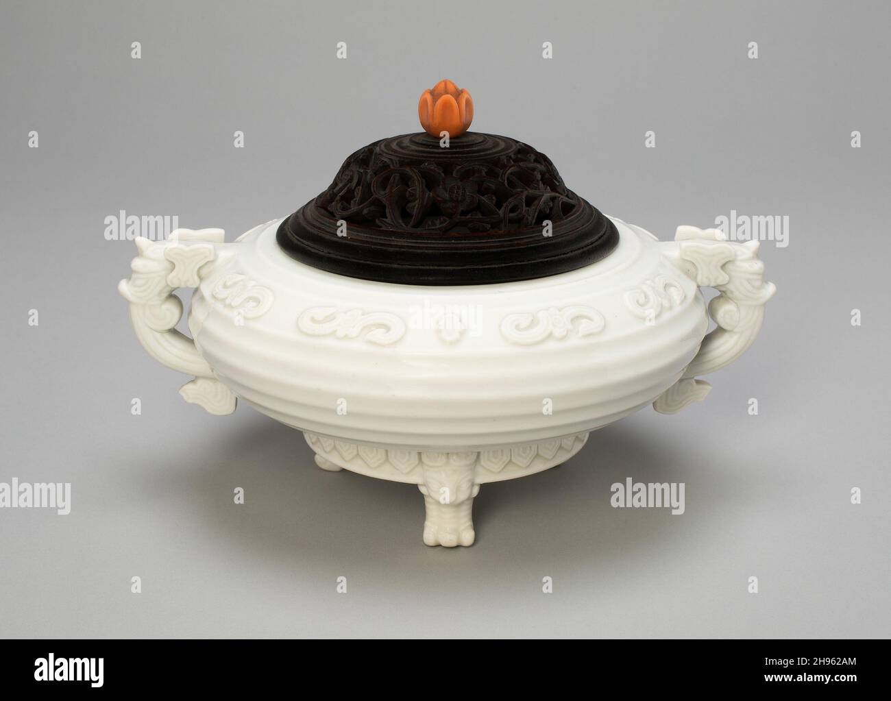 Censer in the Form of Ancient Bronze Tureen (gui), Qing dynasty (1644 ...