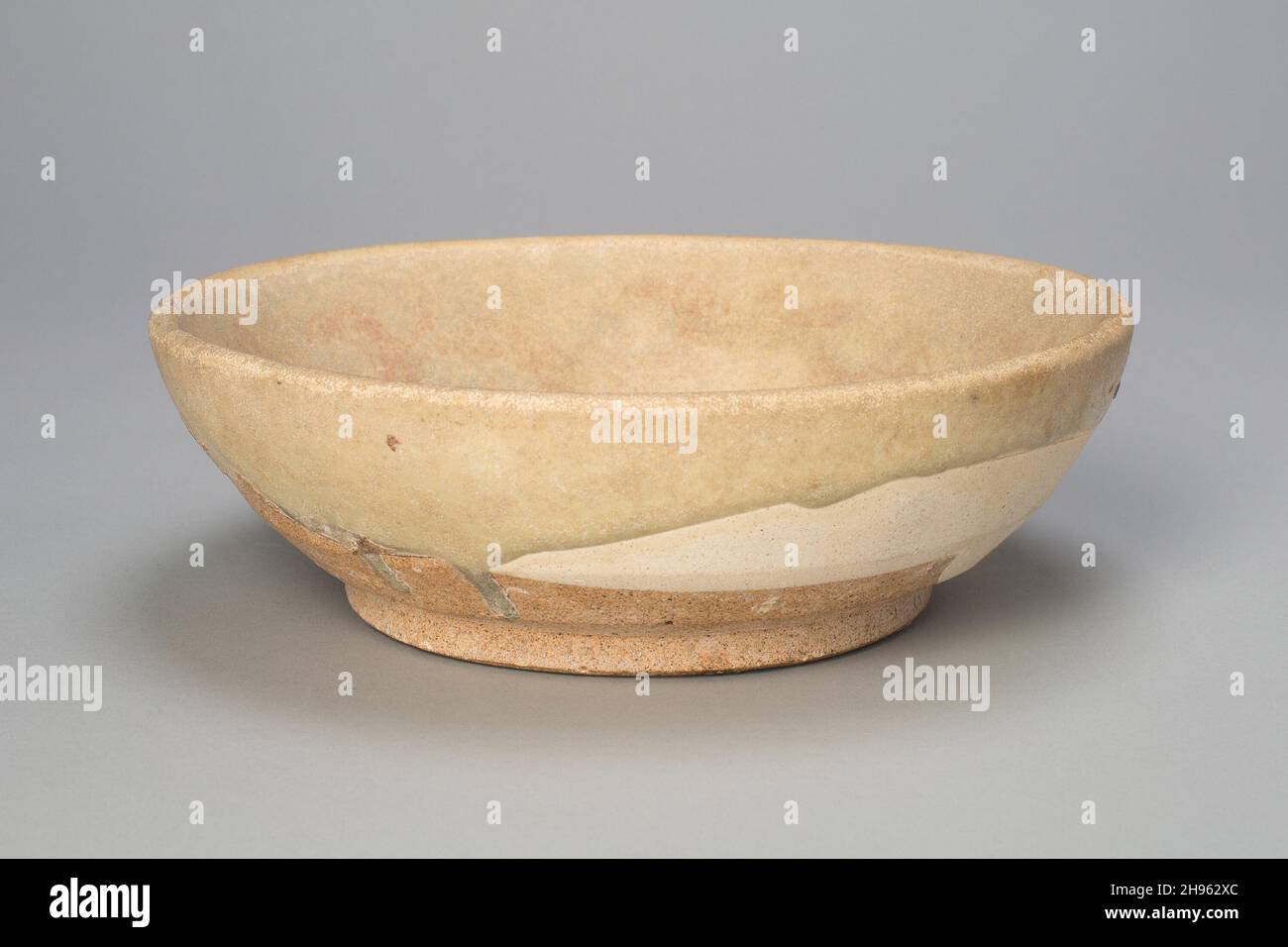 Bowl, Tang dynasty (618-907 Stock Photo - Alamy