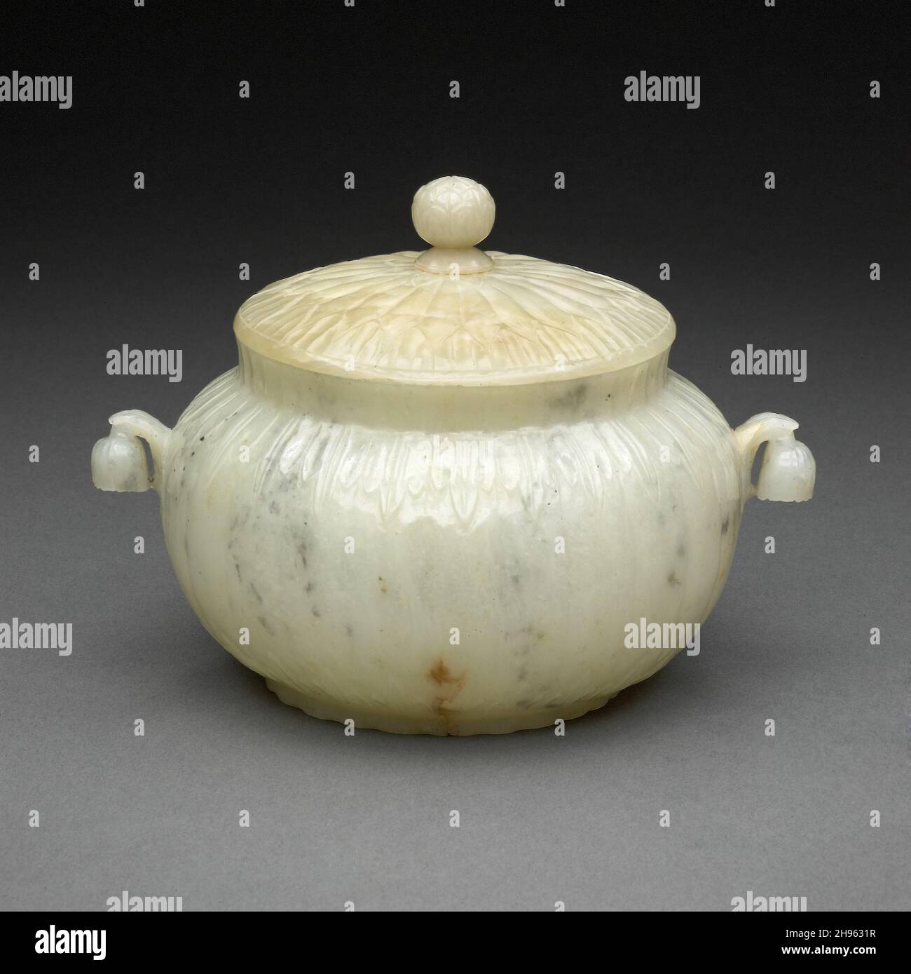 Potiche hi-res stock photography and images - Alamy