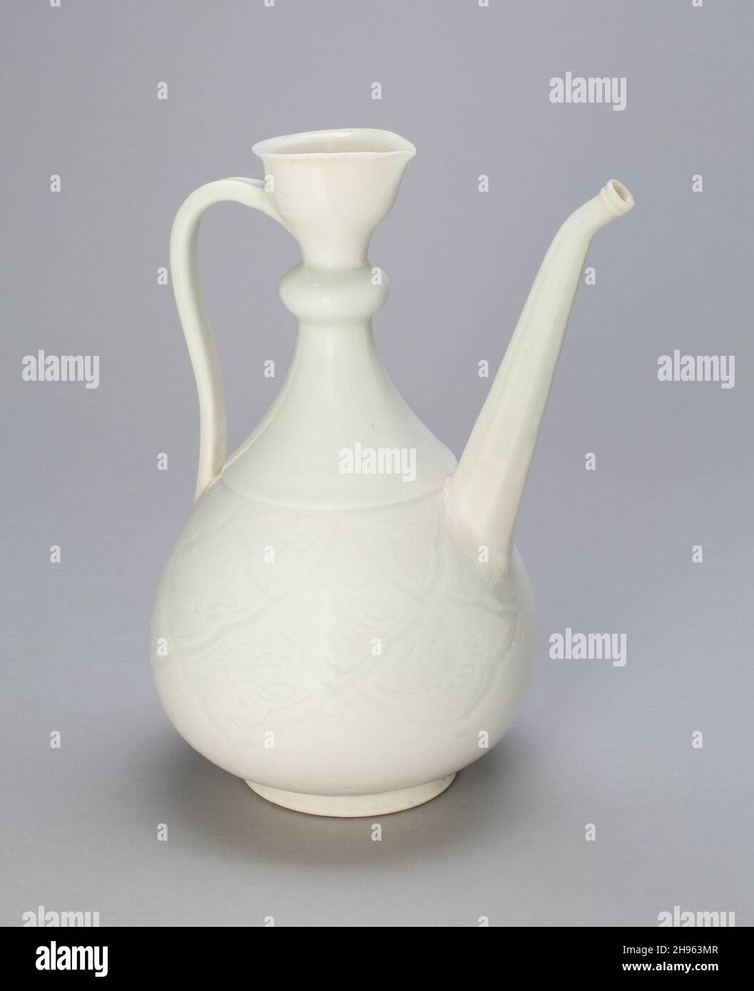 Safavid dynasty pottery hi-res stock photography and images - Alamy