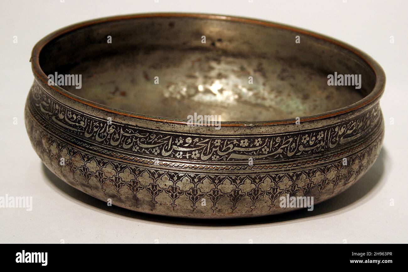 Shallow bowl inscribed hi-res stock photography and images - Alamy