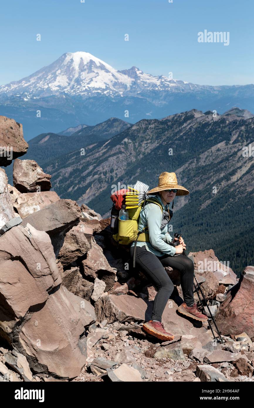 WA20482-00....WASHINGTON - Woman hiking on the Pacific Crest Trail in ...