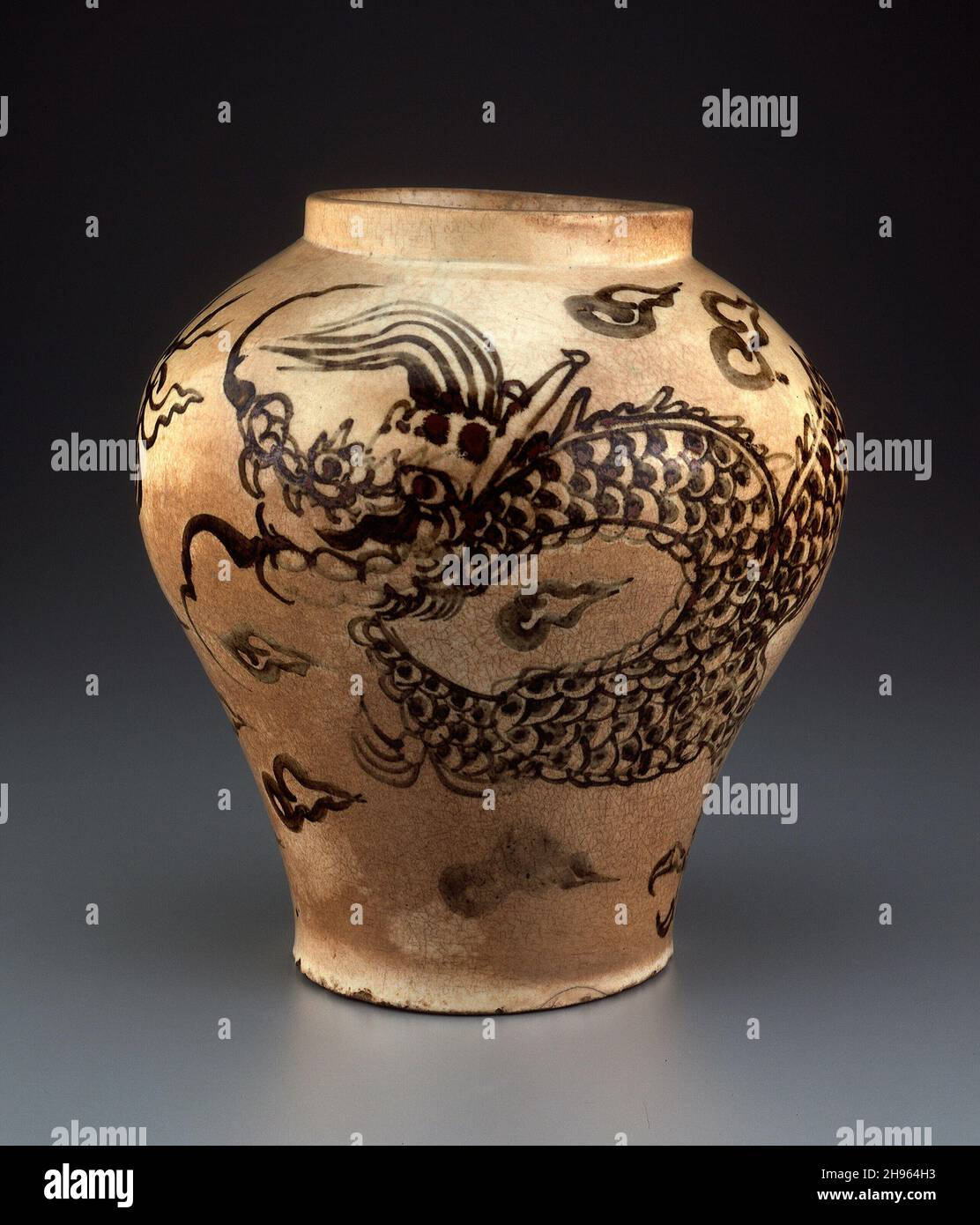 Jar with Dragon Chasing Flaming Pearl, Korea, Joseon dynasty(1392-1910 ...