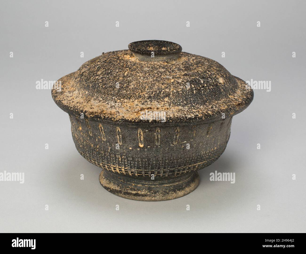 Covered Bowl, Korea, Unified Silla dynasty (668-935), 7th/8th century ...