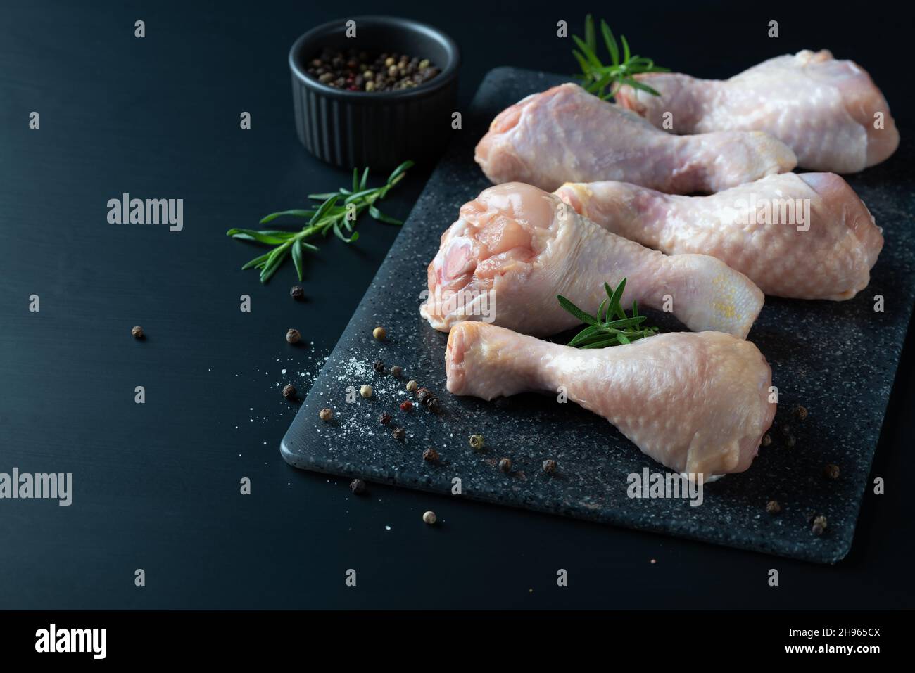 Five chicken legs hi-res stock photography and images - Alamy