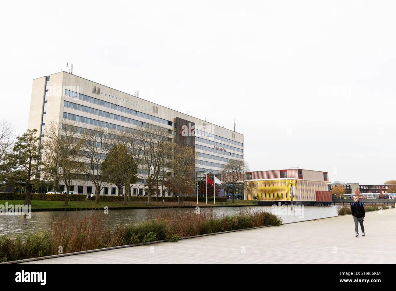 The Zernikecomplex, home to the library, and the Duisenberg building ...